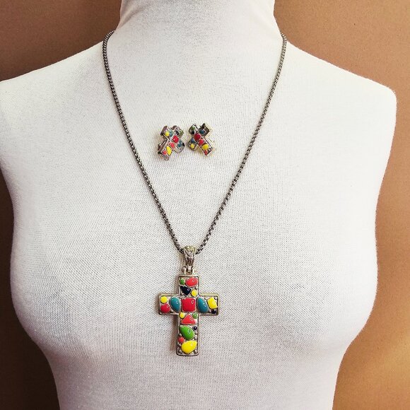 MX Signature | Jewelry | Vintage Enamel Or Resin Stone Cross Pendant ...